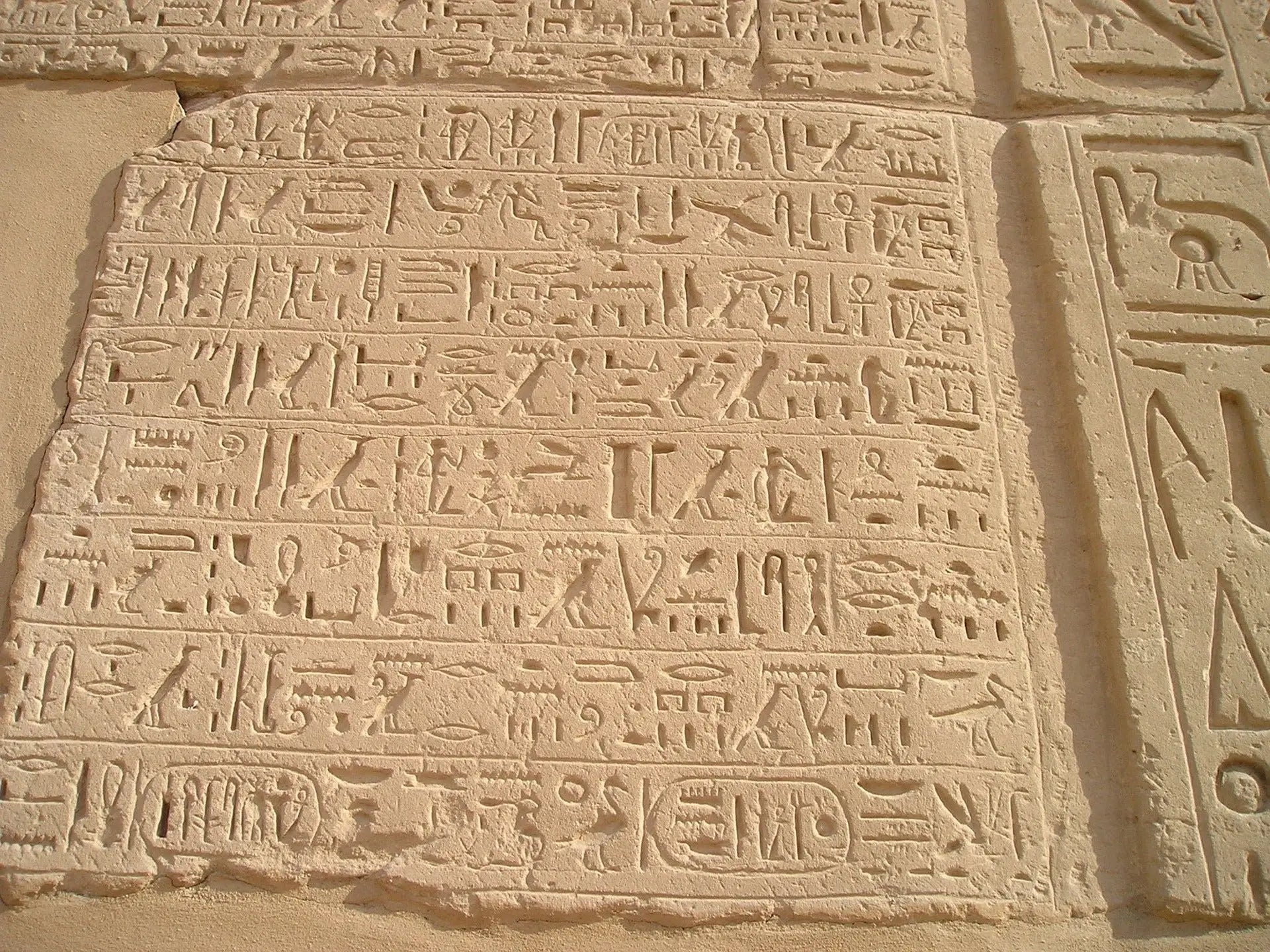Les Hiéroglyphes Égyptiens : Histoire et Origines | Bijoux Egypte
